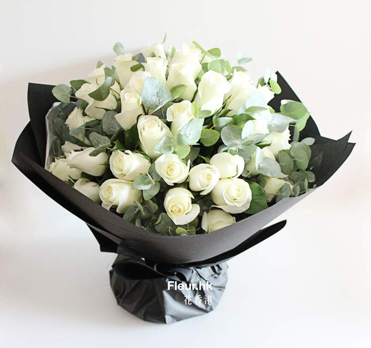50 White roses